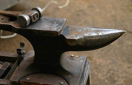 Entre le marteau et l’enclume - Blog LEC Séjours linguistiques