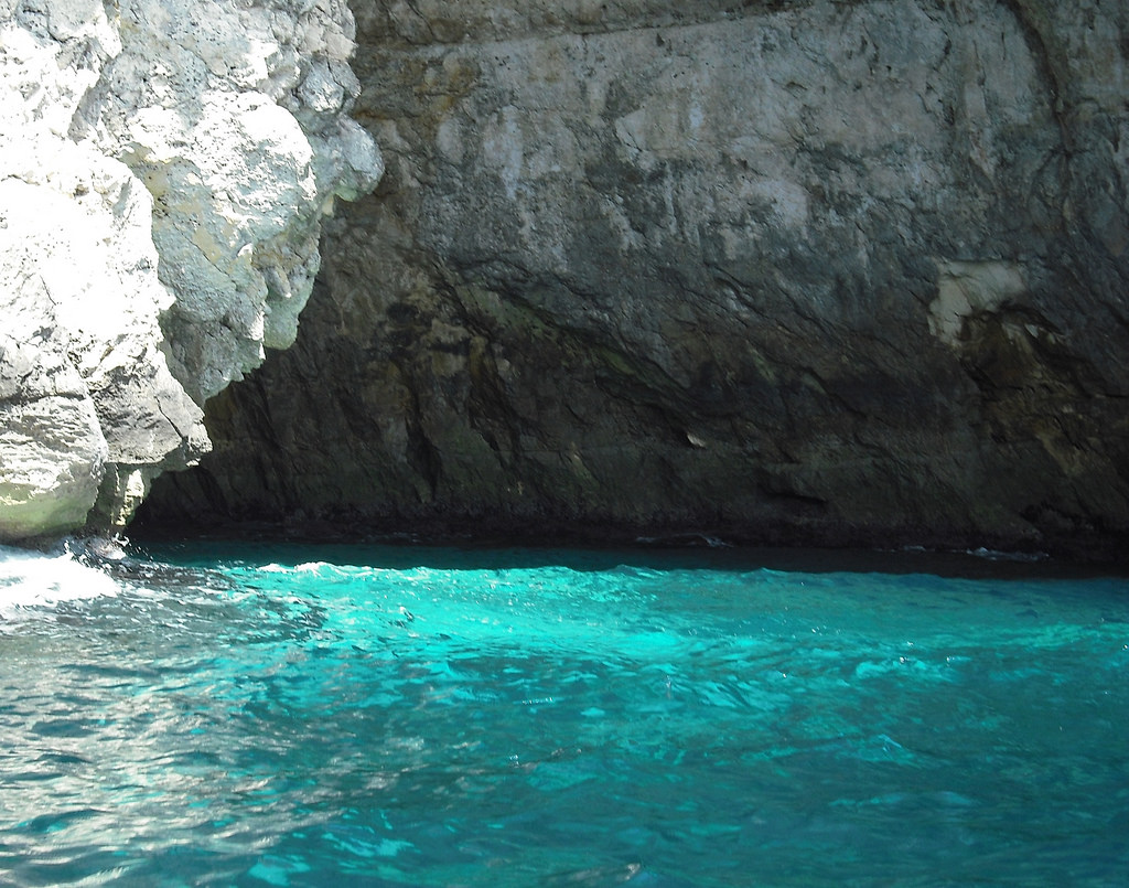 Dans les reflets d’azur de la Blue Grotto - LEC Séjour Linguistique Malte